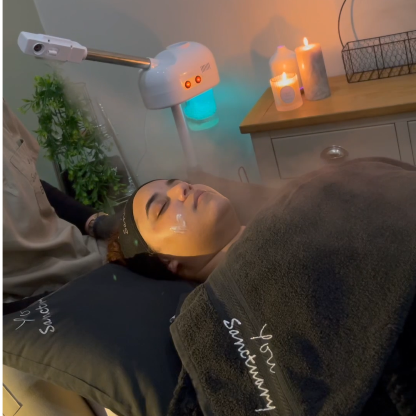 AquaEssence™ Deluxe HydraFacial Treatment – YouSanctuary